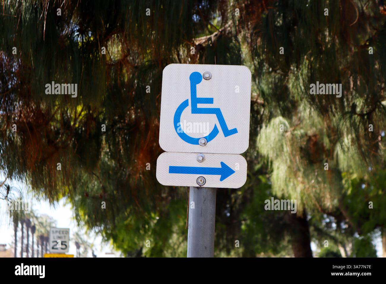 Wheelchair Accessible Entrance Route Sign Stock Photo - Alamy