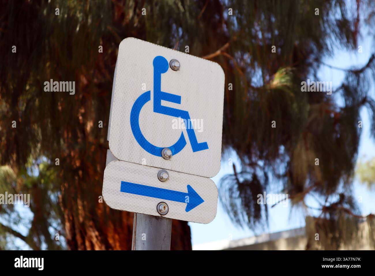 Wheelchair Accessible Entrance Route Sign Stock Photo - Alamy