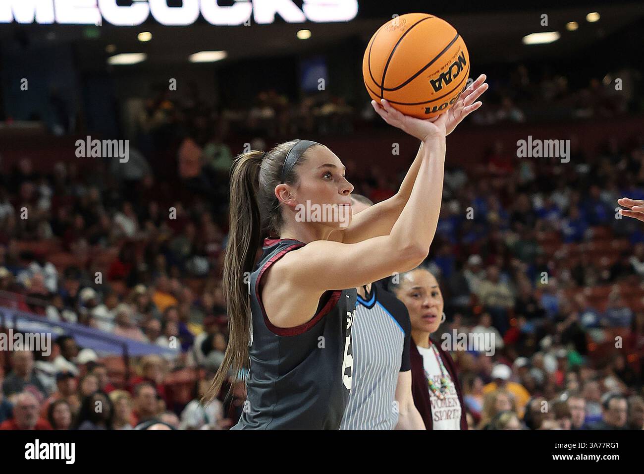 GREENVILLE, SC - MARCH 08: Oklahoma Sooners guard Lexy Keys (15) during ...