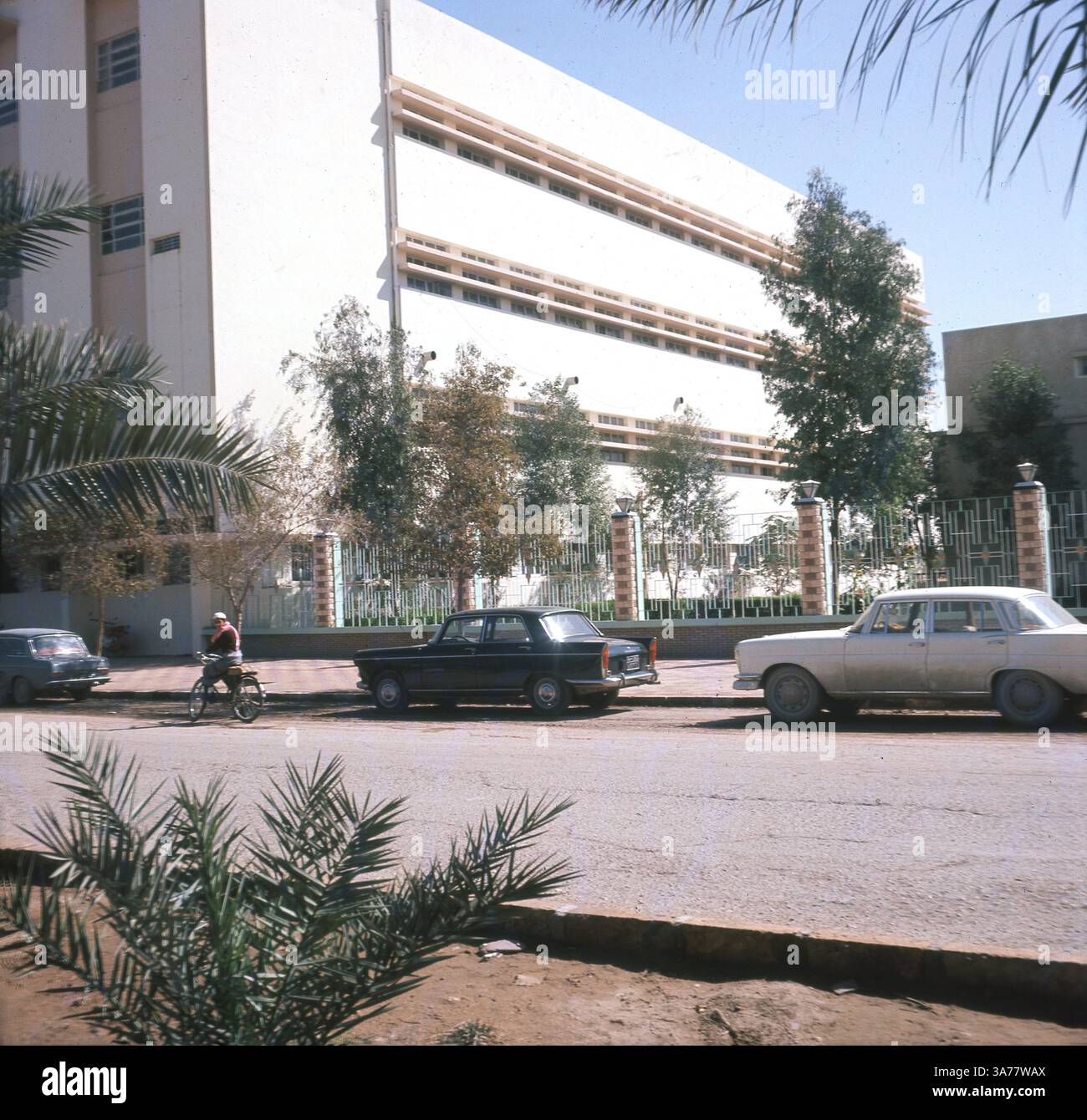 1960s facility science building hi-res stock photography and images - Alamy