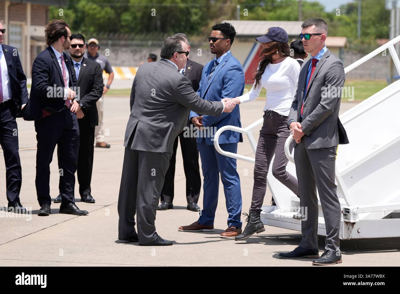 U.S. Ambassador William H. Duncan receives Homeland Security Secretary ...