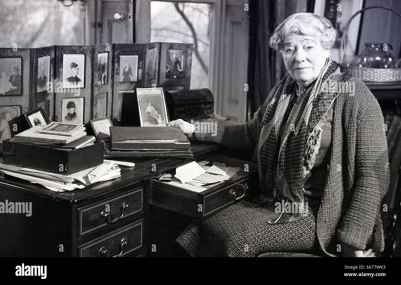 1930s, historical, Mrs Cecilia Nina Bowes-Lyon, Countess of Strathmore ...