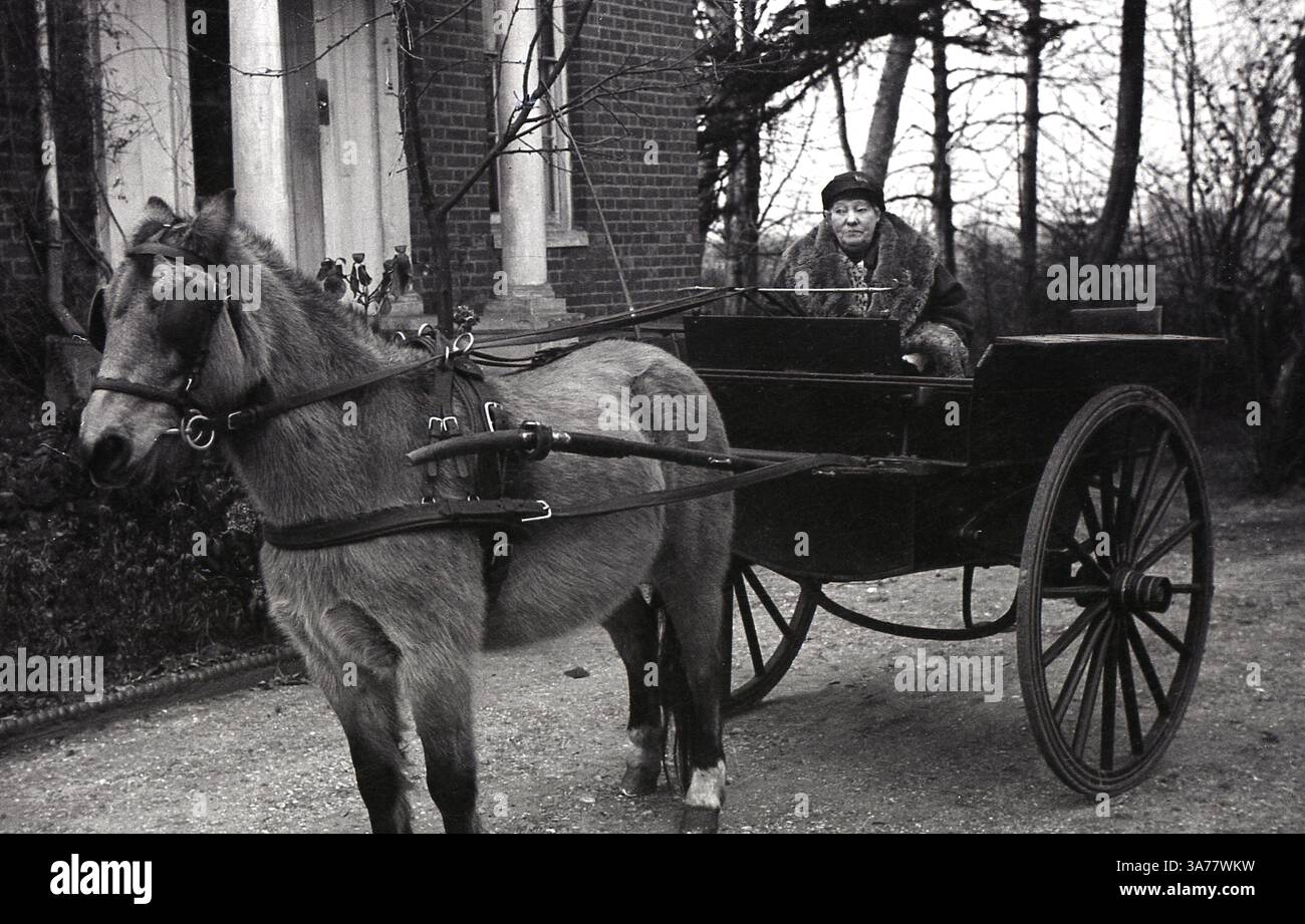 1930s, historical, Cecilia Nina Bowes-Lyon, Countess of Strathmore and ...