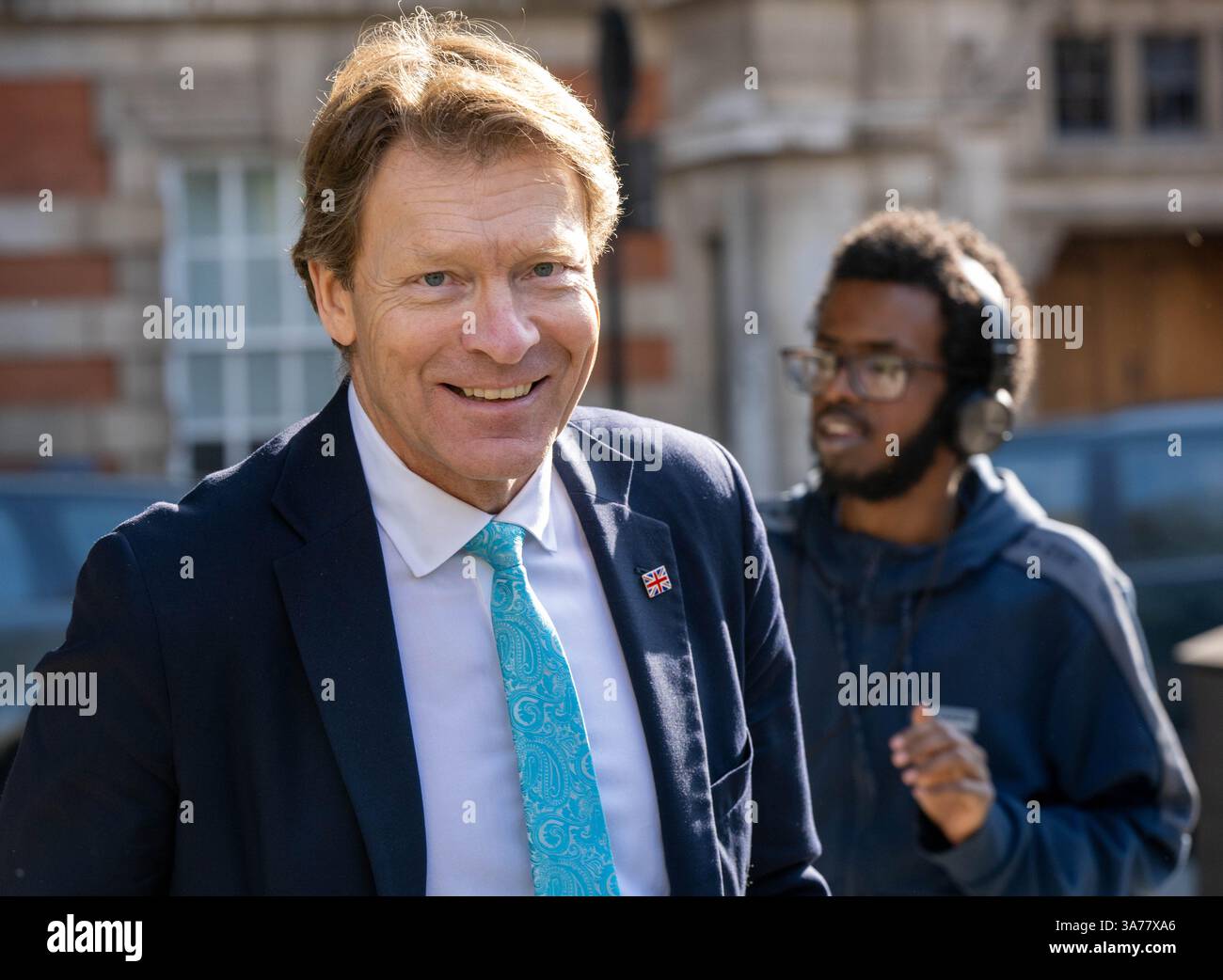 London, UK. 26th Mar, 2025. Politicians in Westminster talking to the ...