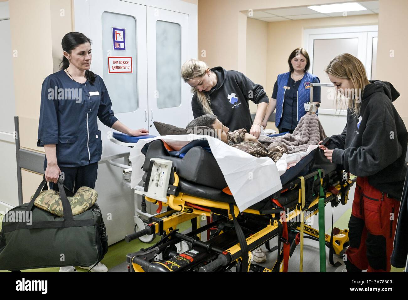 Women ukraine soldier hi-res stock photography and images - Alamy