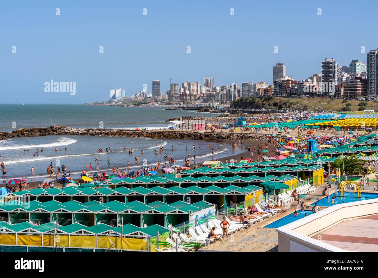 La perla beach resort hi-res stock photography and images - Alamy