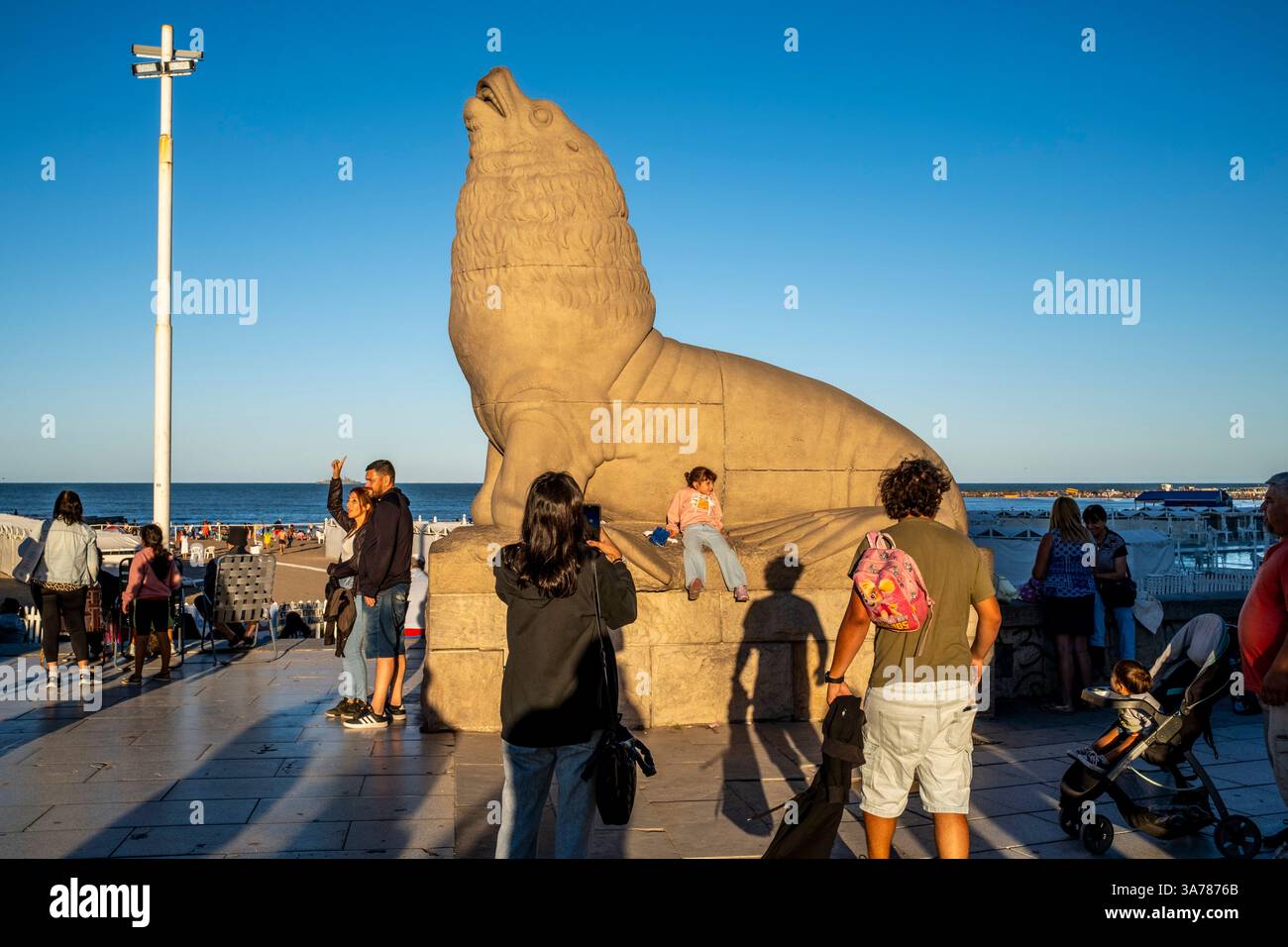 Monumento lobos marinos hi-res stock photography and images - Alamy
