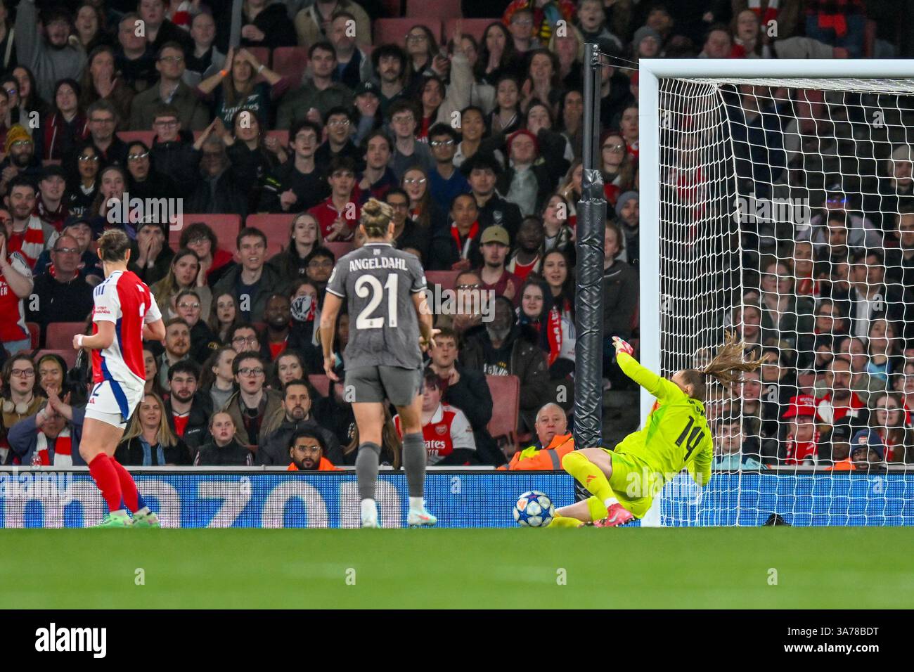 Daphne Van Domselaar of Arsenal Women makes a critical save at end of ...