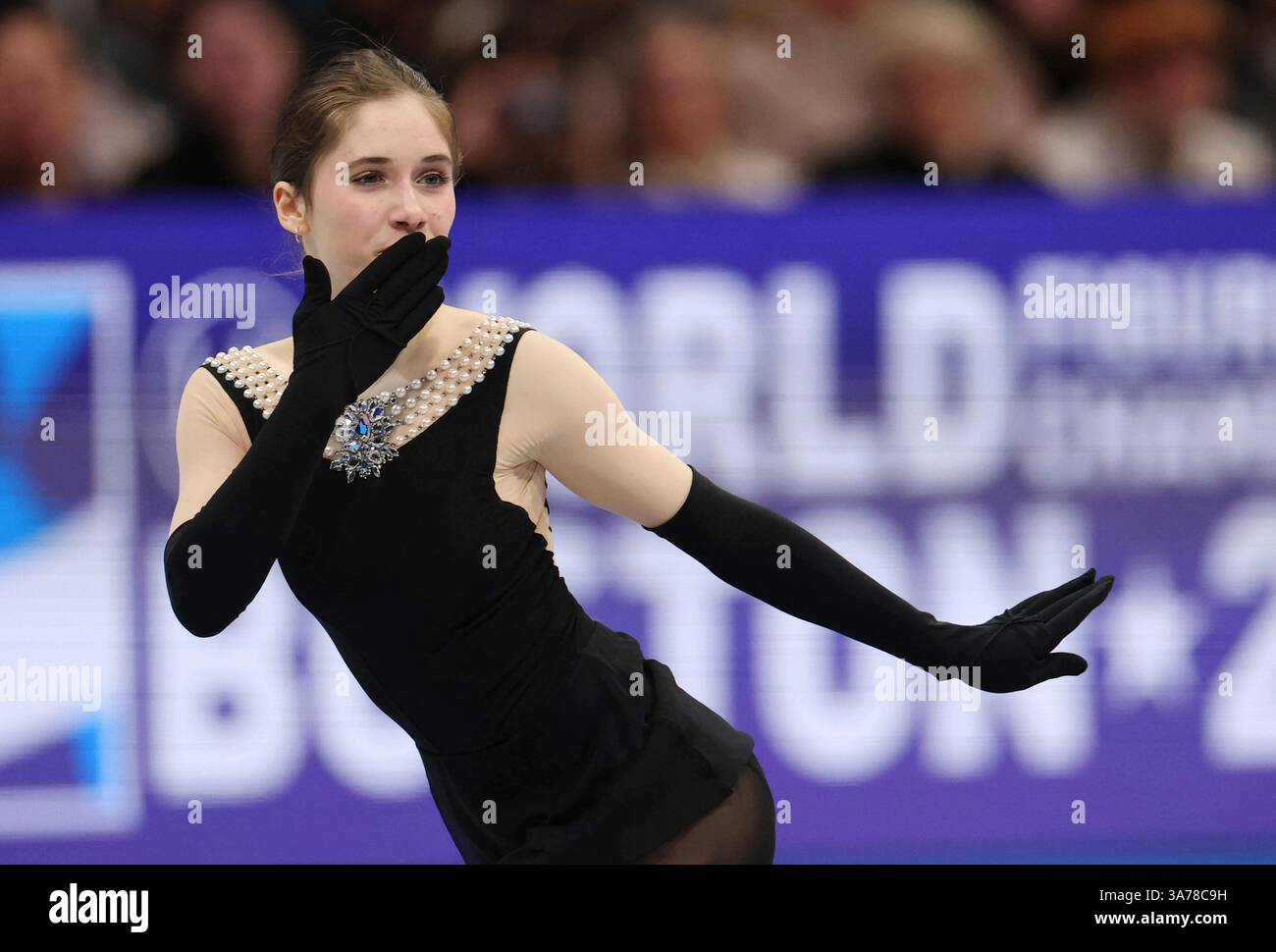 Isabeau LEVITO of the United States performs during the women's short ...