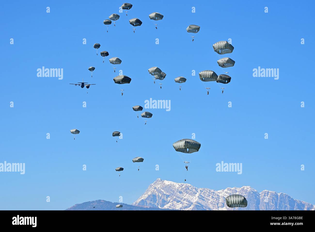 Pordenone, Italy. 19th Mar, 2025. U.S. Army paratroopers assigned to ...
