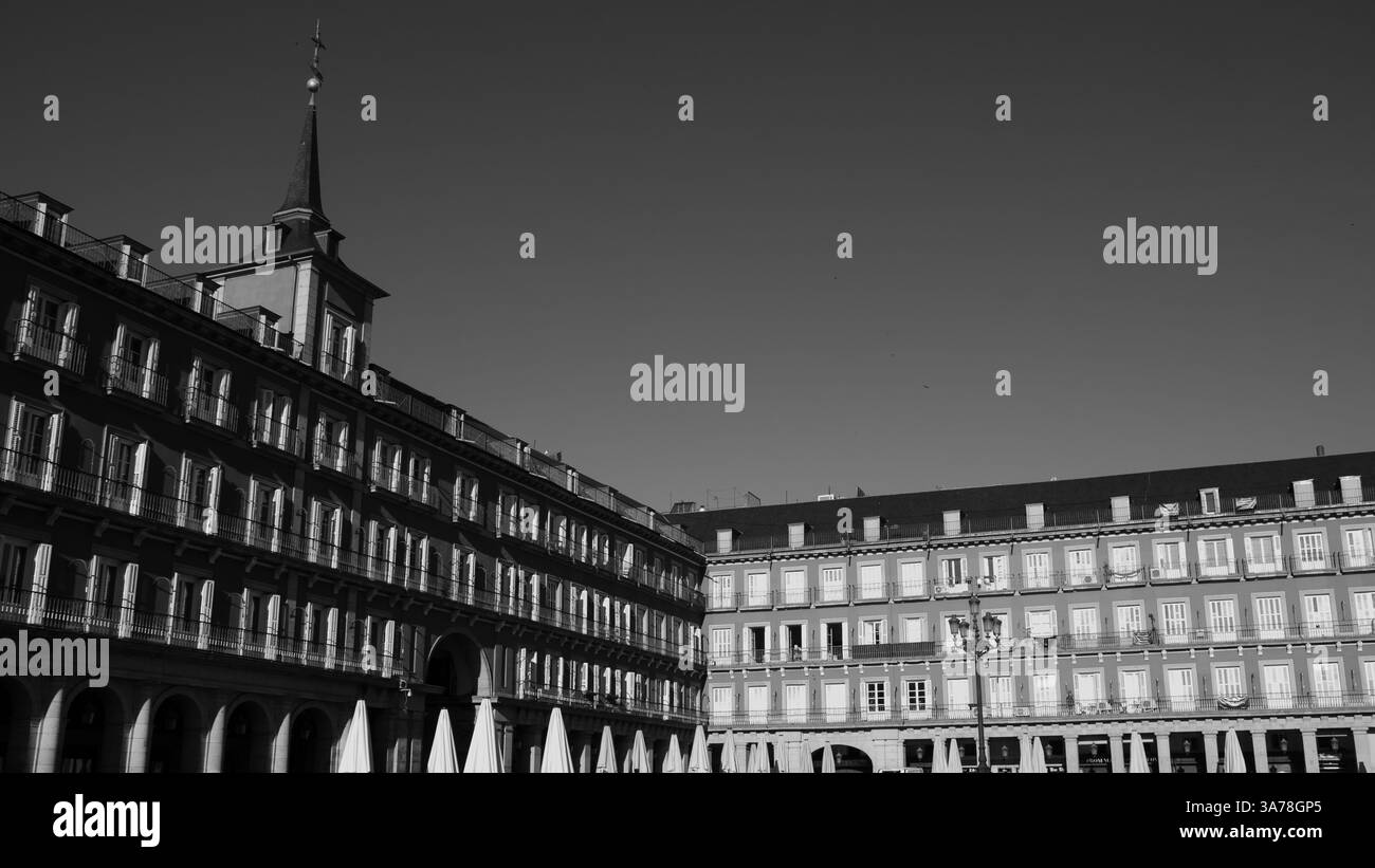 Timeless european architecture Black and White Stock Photos & Images ...