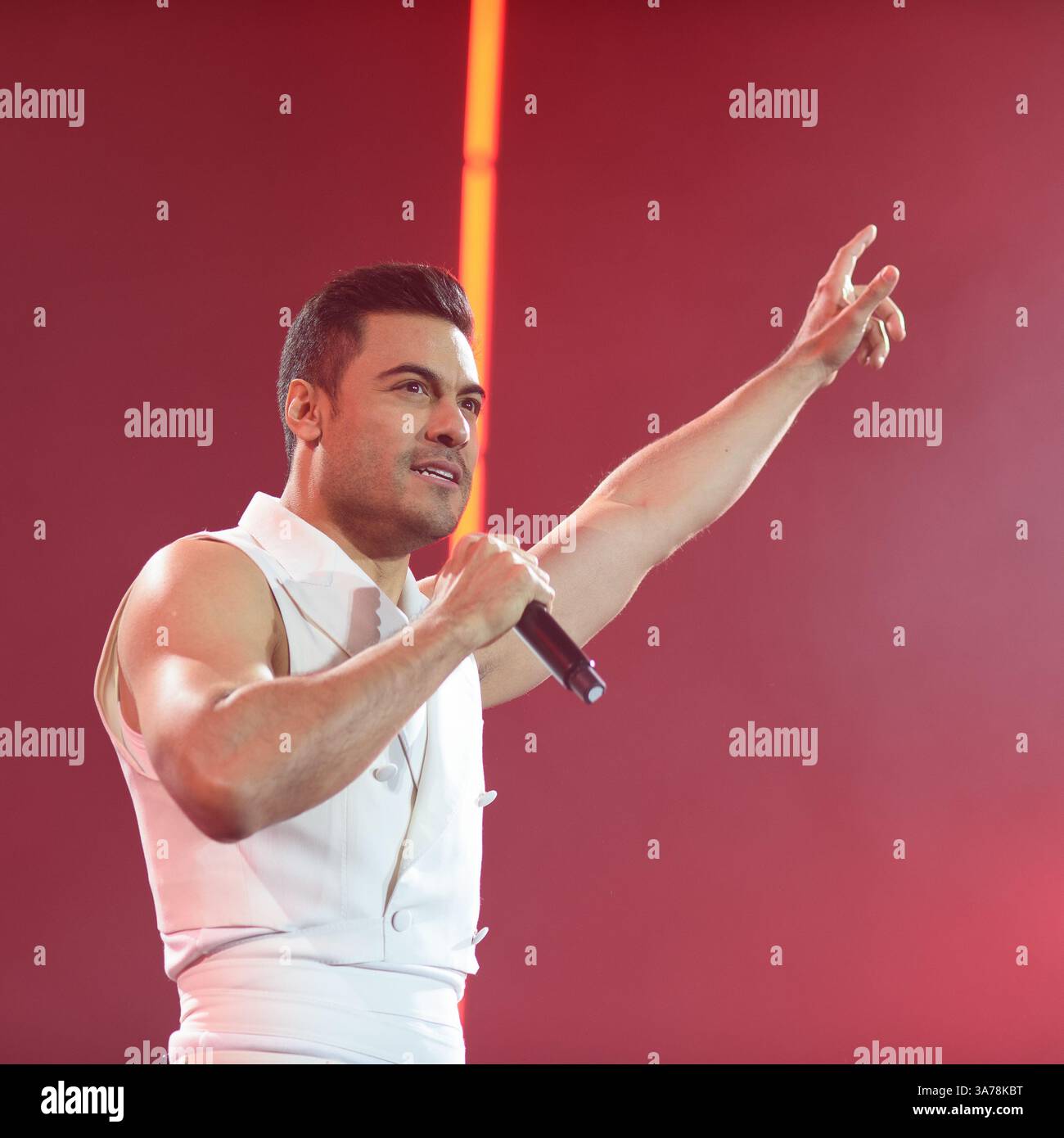 Mexican singer Carlos Rivera performs during a concert at the Movistar ...