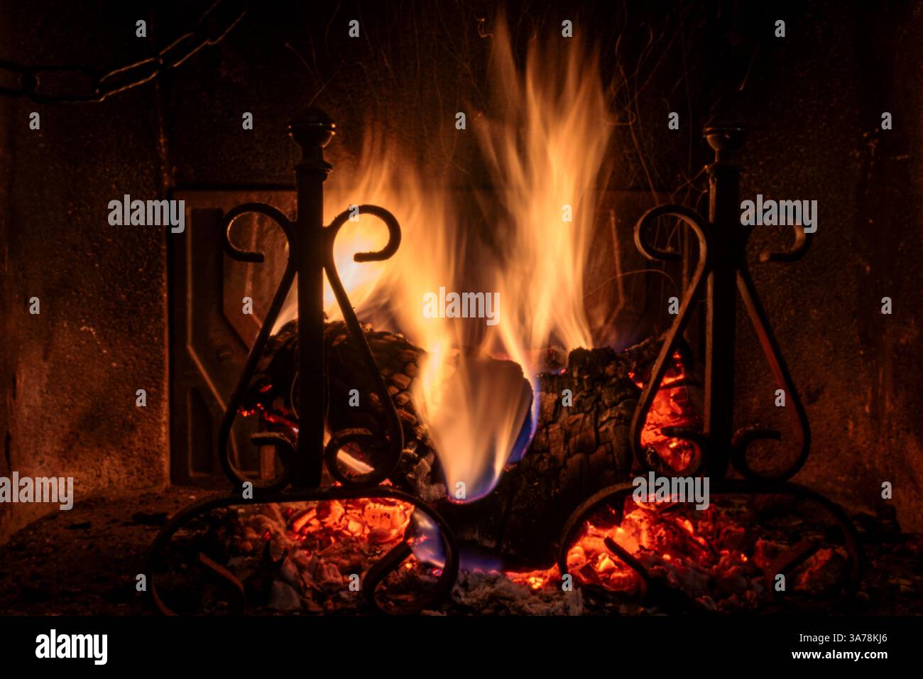 Briquettes burning in fireplace hi-res stock photography and images - Alamy