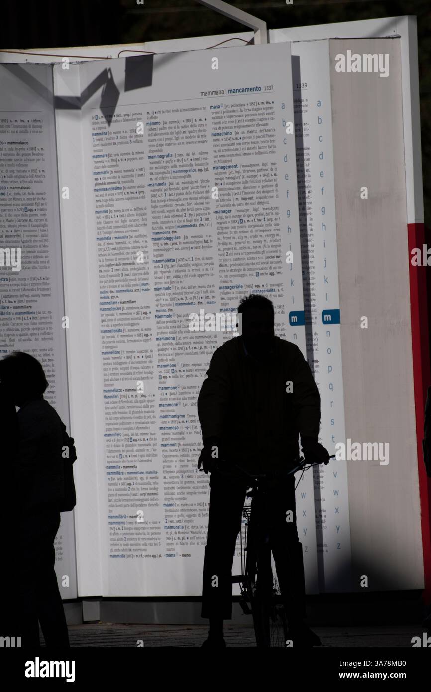 The knowledge and the men. A big dictionary interacting with people ...