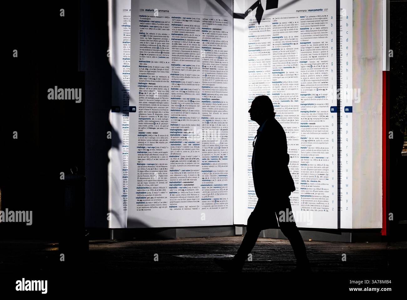 The knowledge and the men. A big dictionary interacting with people ...