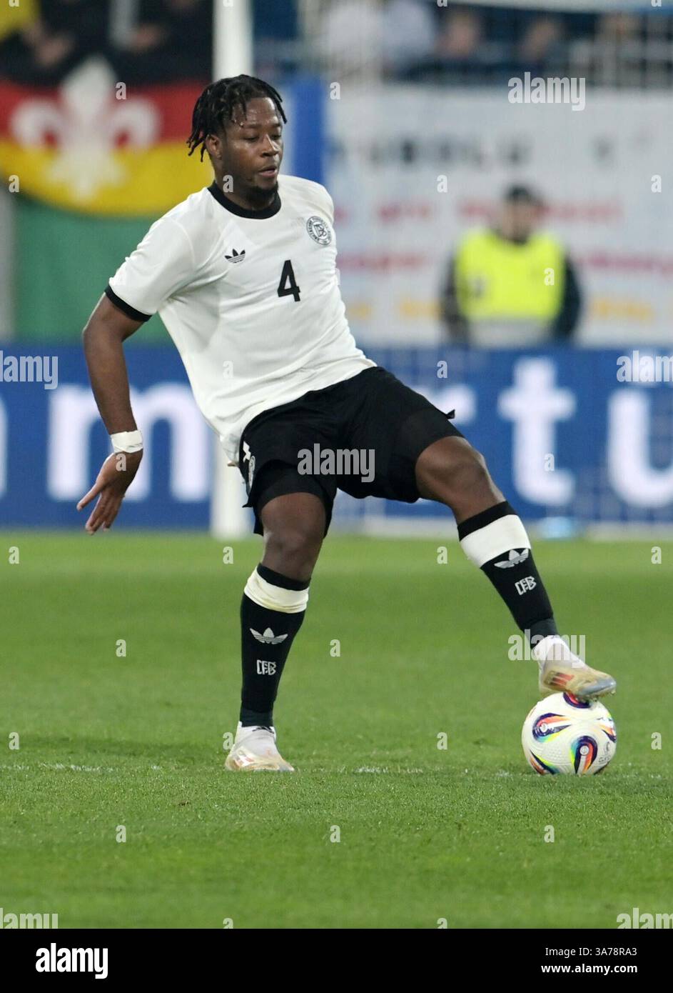 Bright Arrey-Mbi fotografiert beim Fußball U 21 Länderspiel Spiel ...