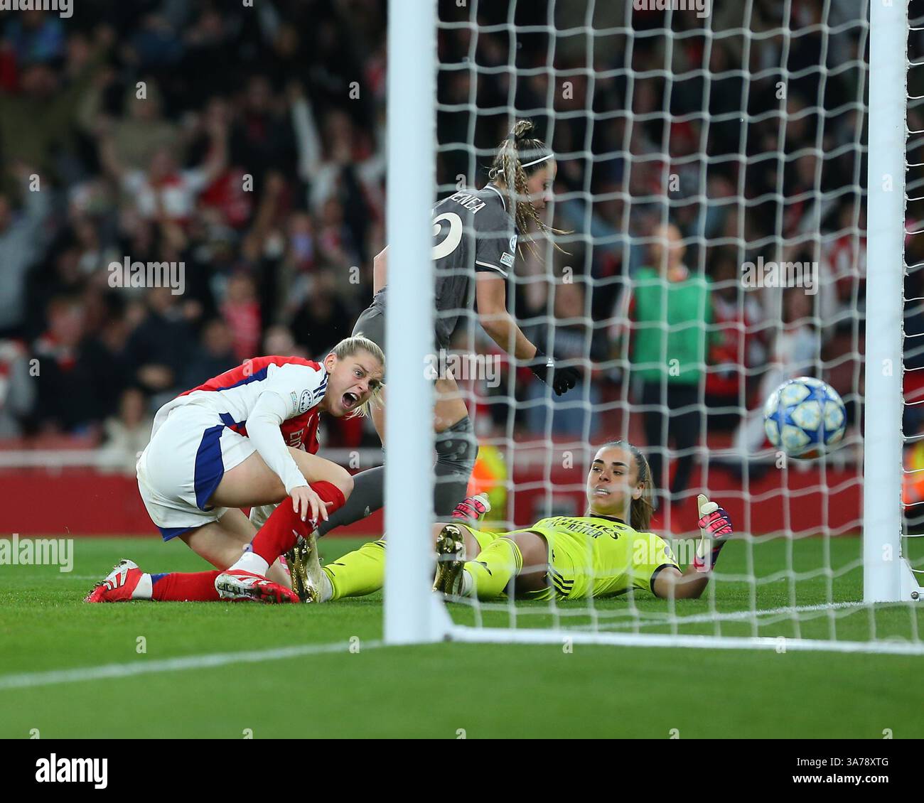 North London, England, March 26 2025: Alessia Russo (23 Arsenal) scores ...