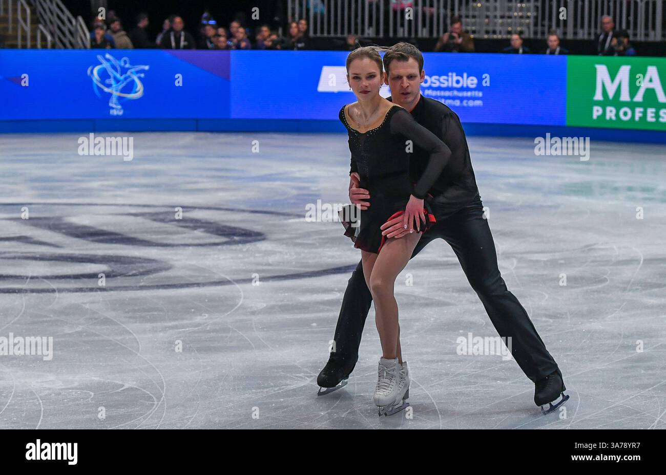 Alisa Efimova and Misha Mitrofanov of the USA perform in the pairs ...