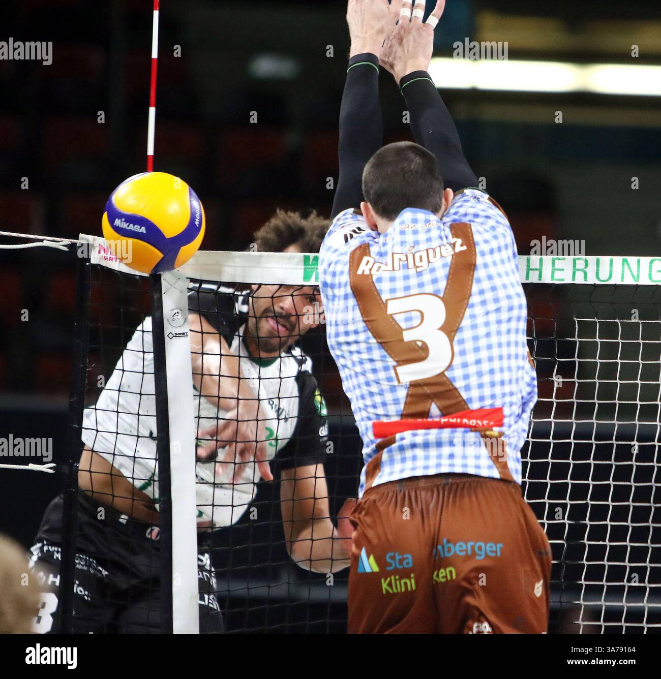von links Michiel AHYI (Giesen), Victor RODRIGUEZ PEREZ (Herrsching ...