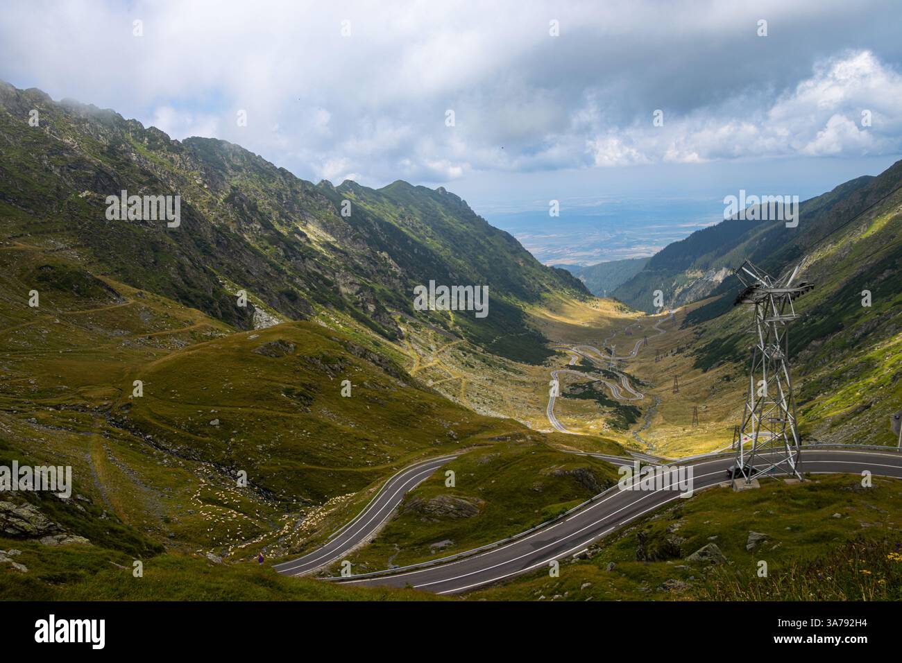 Fagaras Mountains and Transfagarasan view from Lake Balea, Sibiu ...