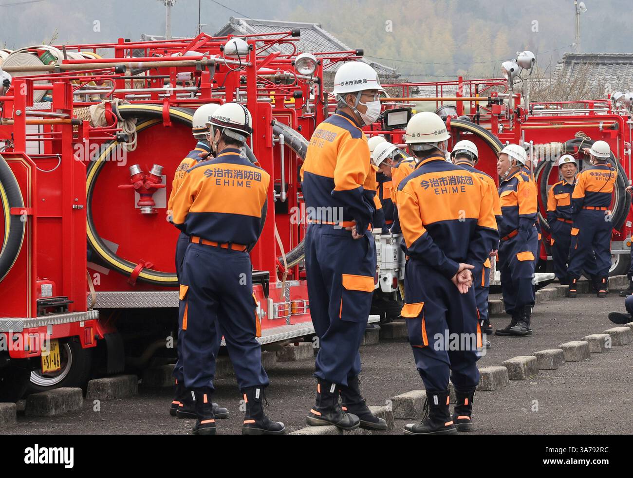 Firefighters and fire engines gather to put out the wild fire in ...