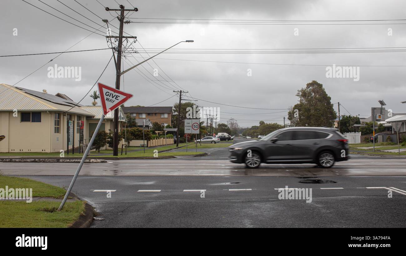 Give way road sign Stock Photo - Alamy