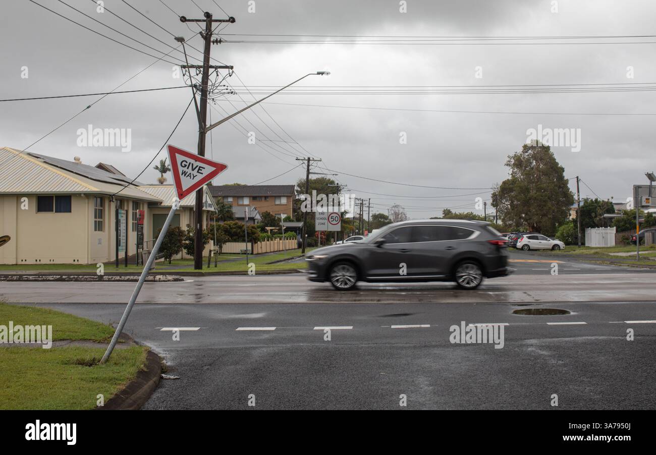Give way road sign Stock Photo - Alamy