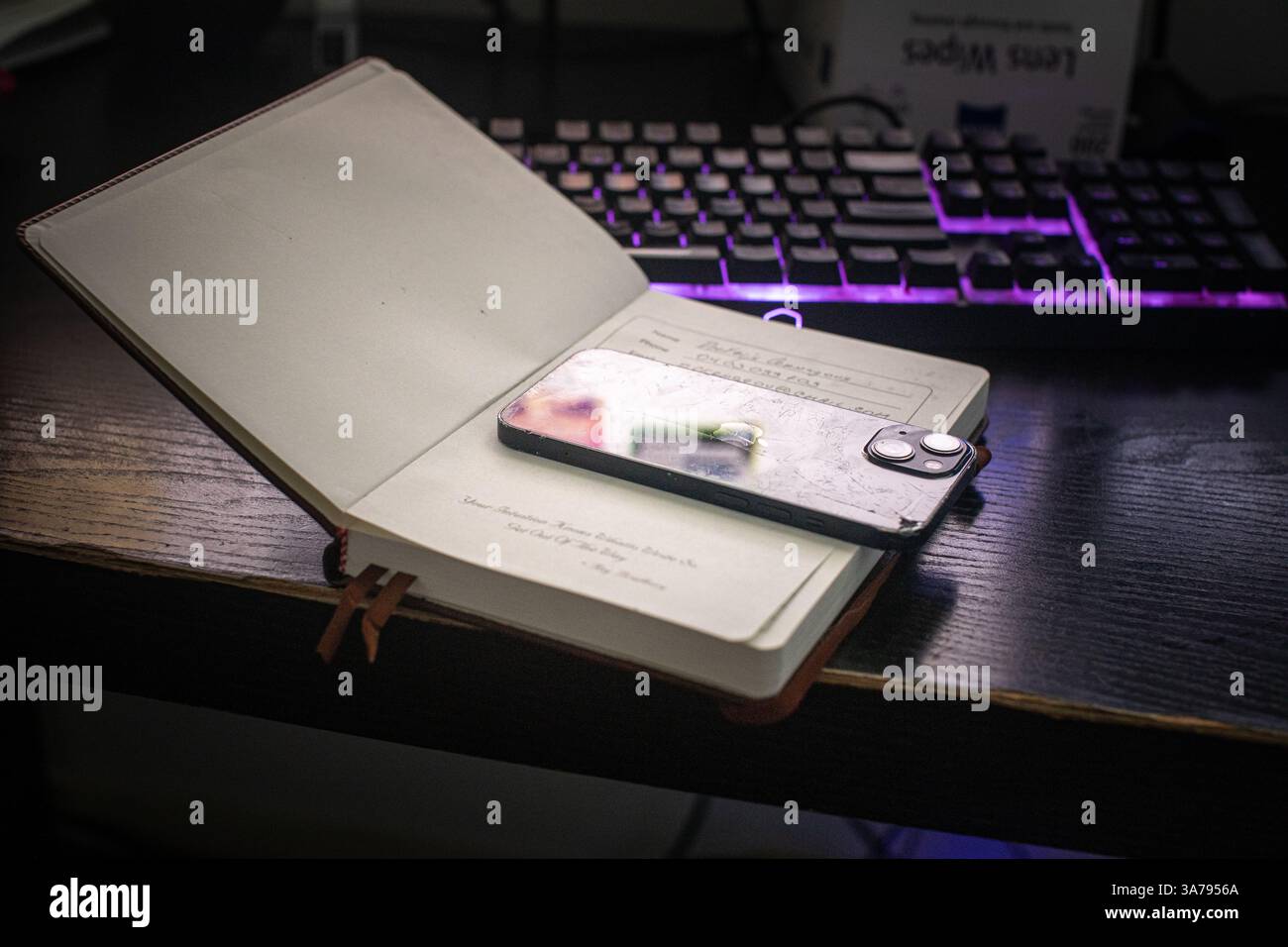 Iphone screen diary hi-res stock photography and images - Alamy