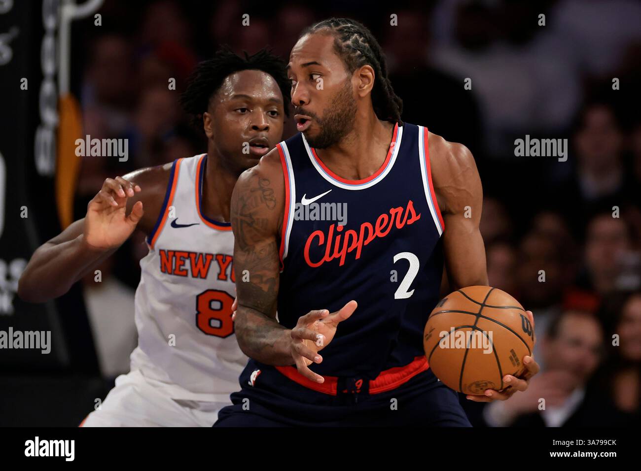 LA Clippers forward Kawhi Leonard (2) looks to drive around New York ...