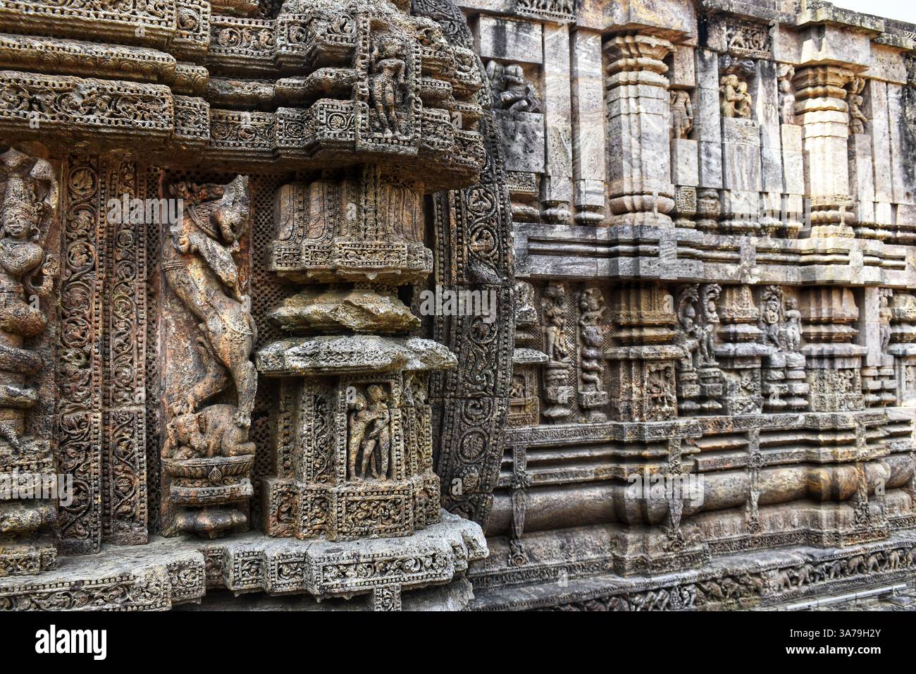 Dancing lovemaking and mythical characters in stone at Konark Sun ...
