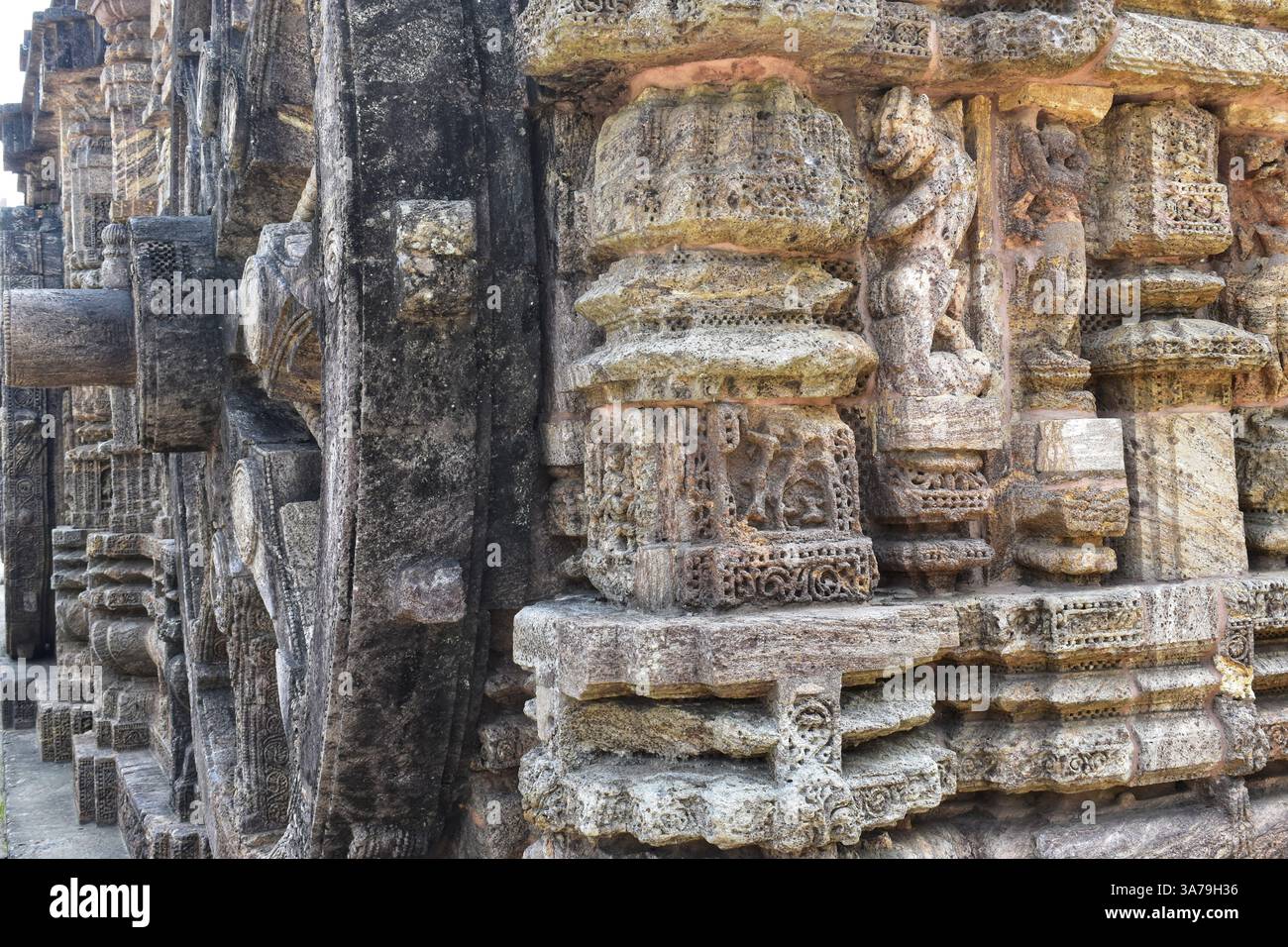 Dancing lovemaking and mythical characters in stone at Konark Sun ...