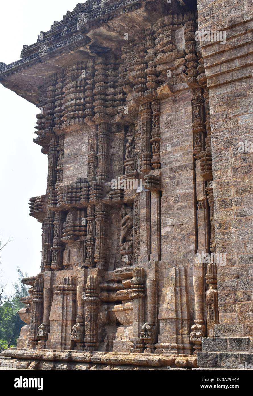 Dancing lovemaking and mythical characters in stone at Konark Sun ...