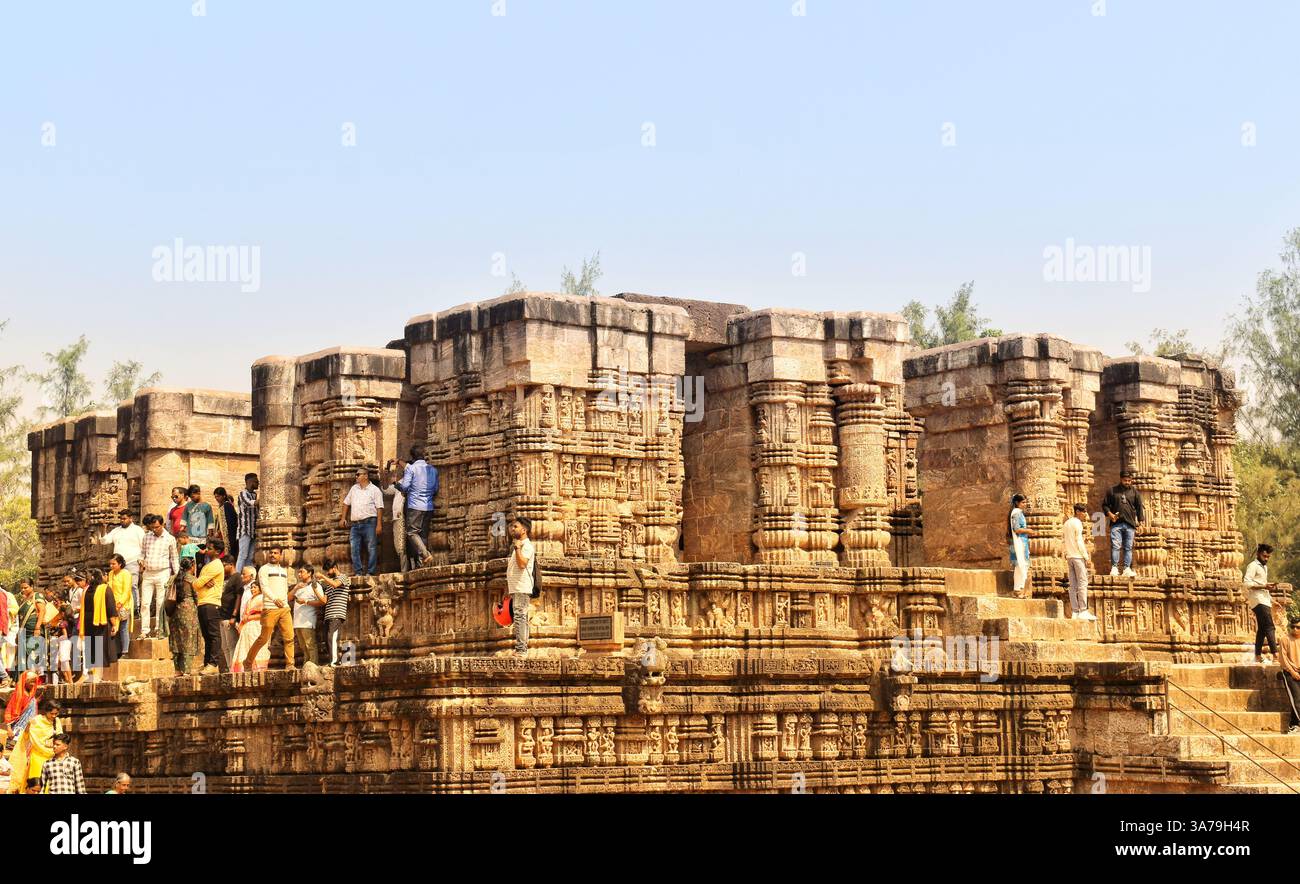 Dancing lovemaking and mythical characters in stone at Konark Sun ...