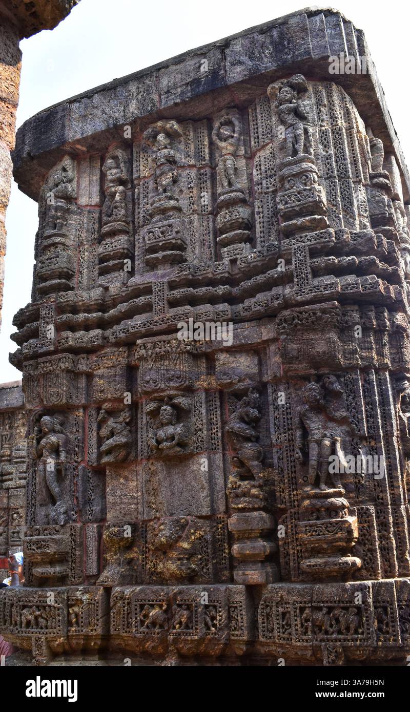 Dancing lovemaking and mythical characters in stone at Konark Sun ...