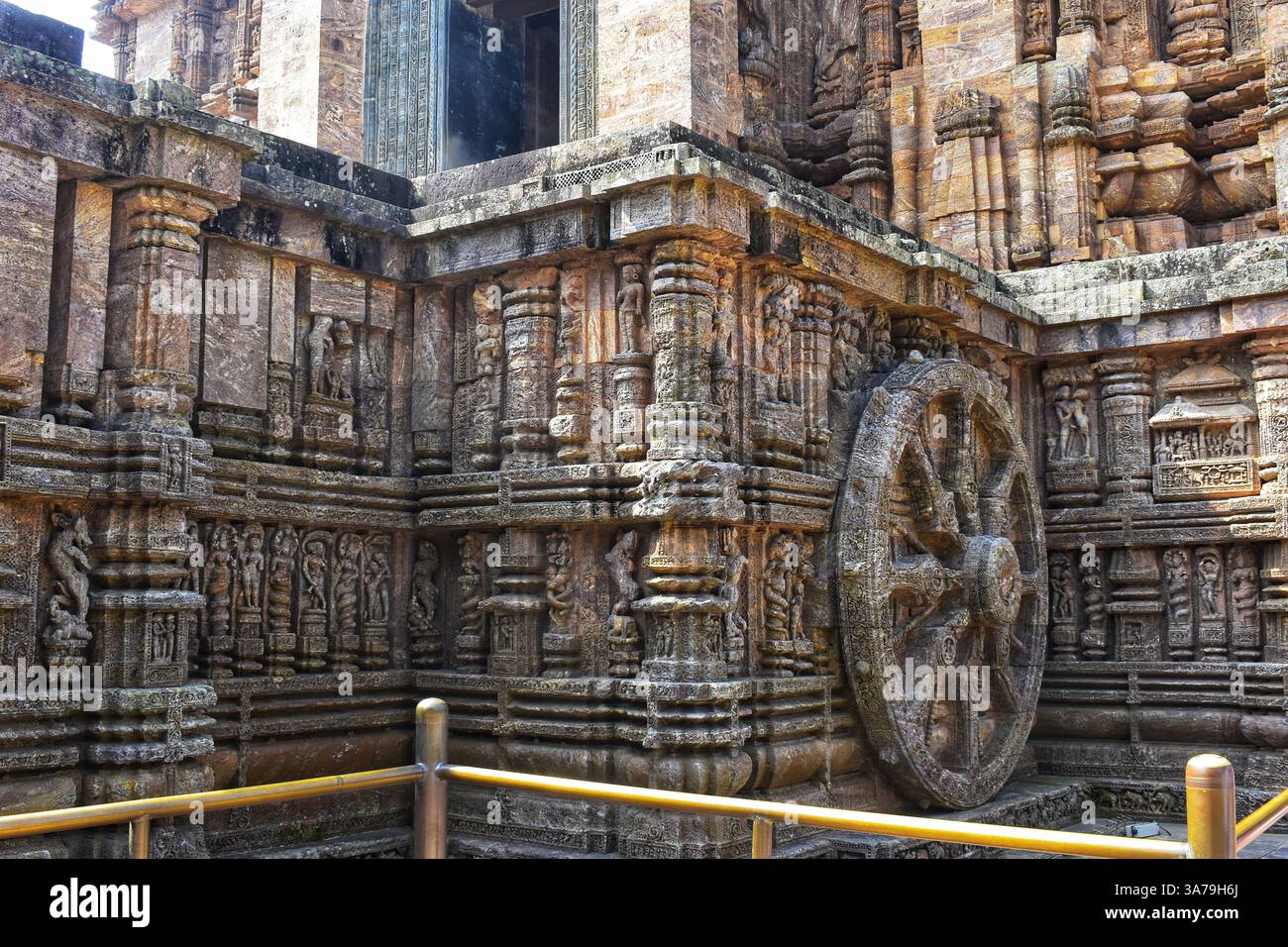 Dancing lovemaking and mythical characters in stone at Konark Sun ...