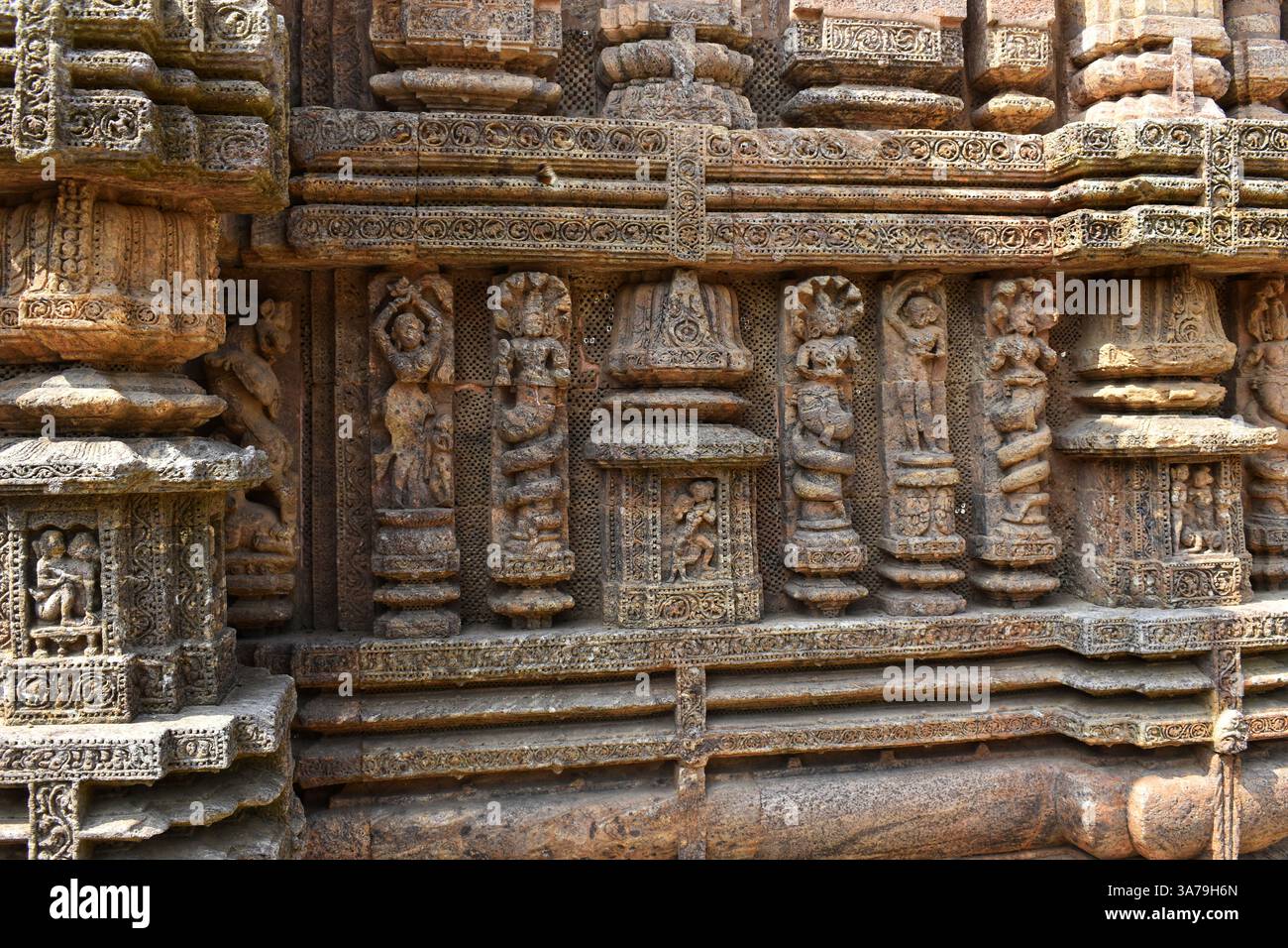 Dancing lovemaking and mythical characters in stone at Konark Sun ...