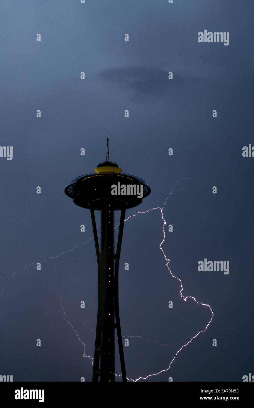 Seattle, USA. 26th Mar 2025. Seattle braces as a thunder and lightning ...