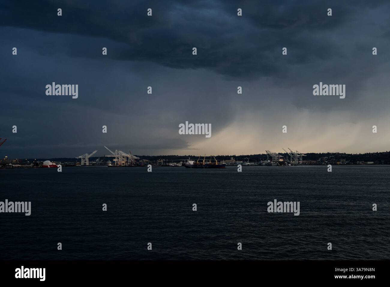 Seattle, USA. 26th Mar 2025. Seattle braces as a thunder and lightning storm rolls in from the ...