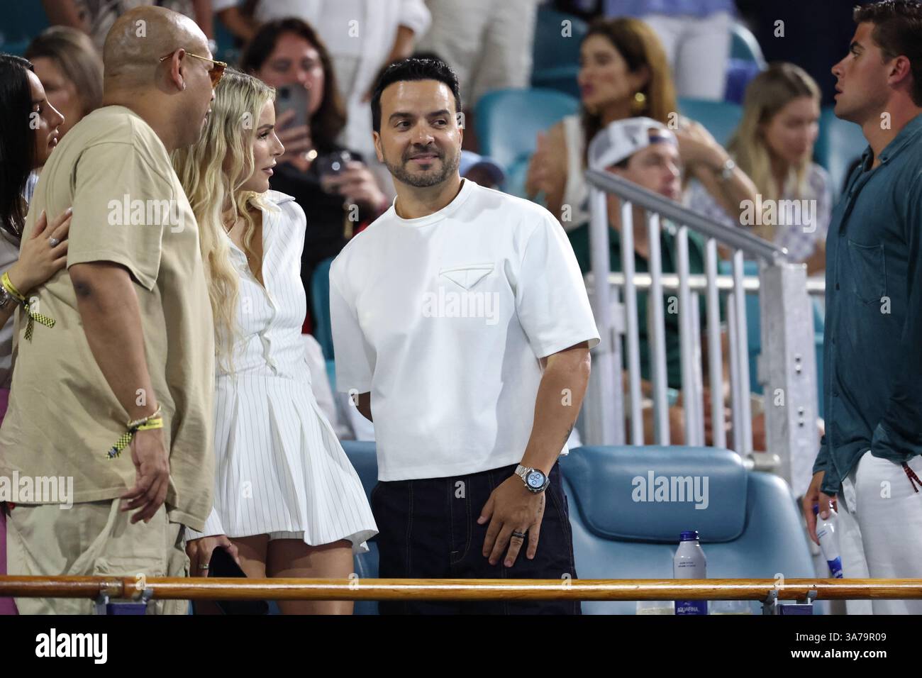 MIAMI GARDENS, FLORIDA - MARCH 26: Puerto Rican singer Luis Fonsi and ...