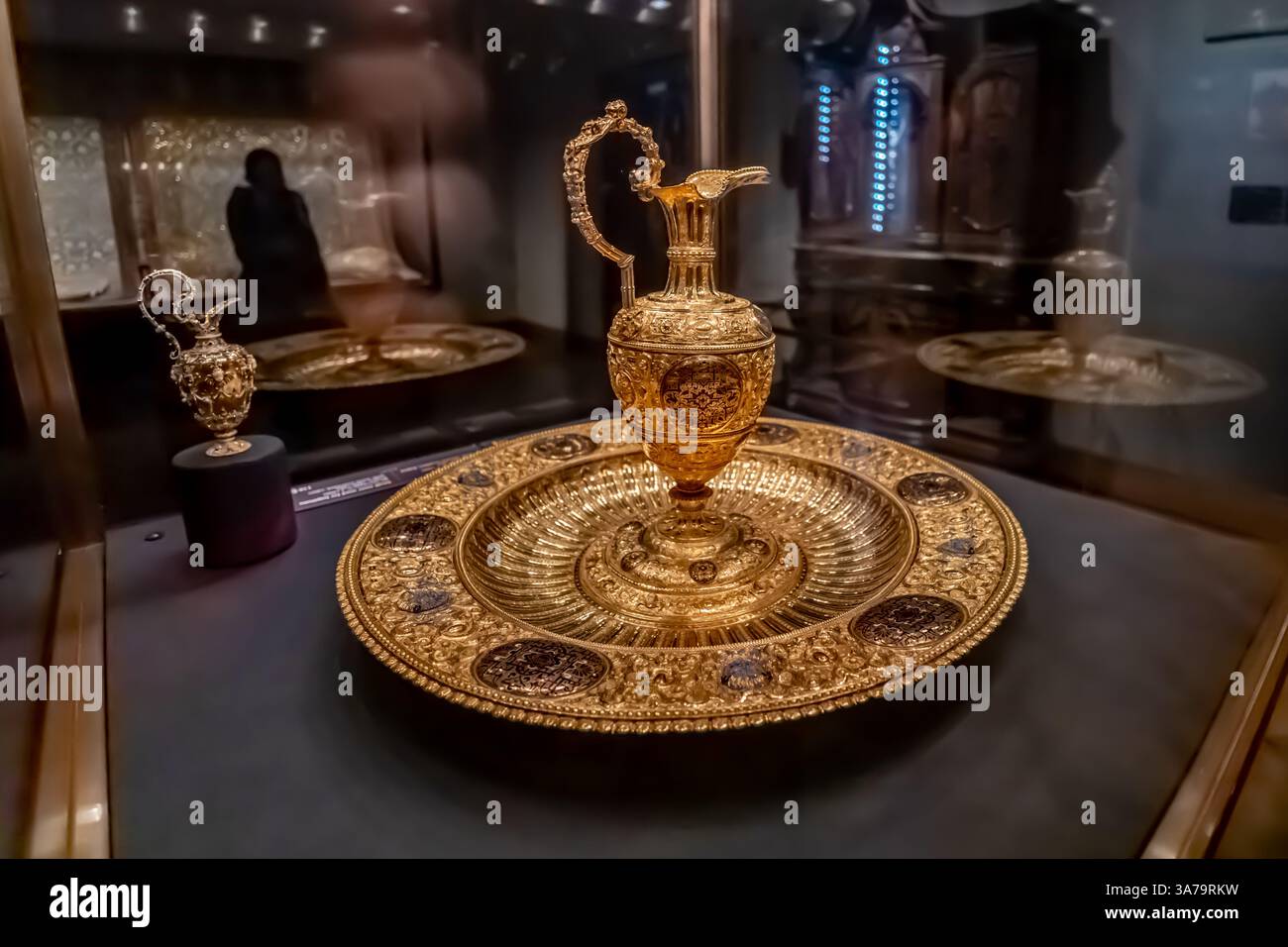 Imperial Treasury Vienna. Vienna’s Hofburg Palace treasure chamber ...