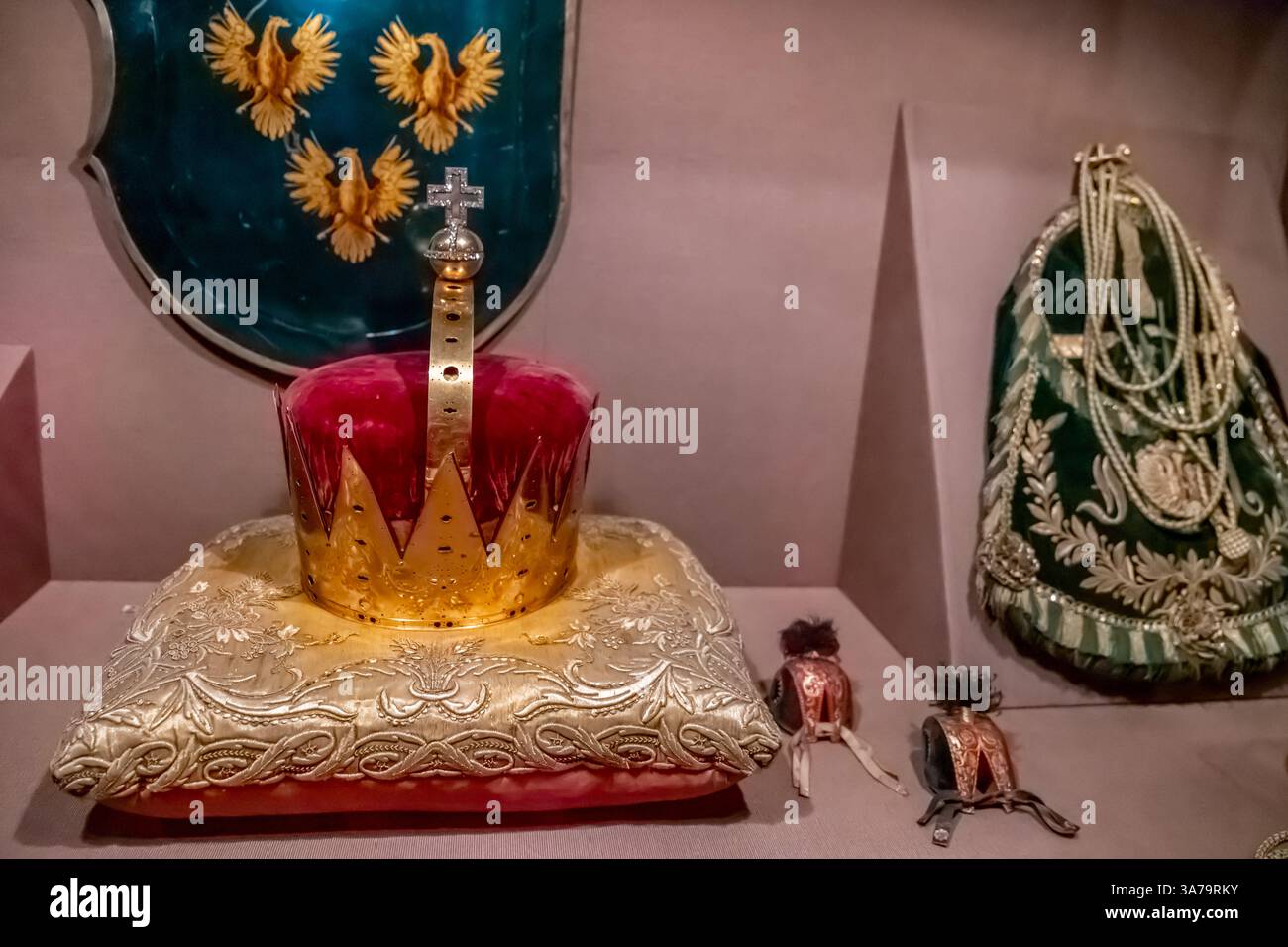 Imperial Treasury Vienna. Vienna’s Hofburg Palace treasure chamber ...