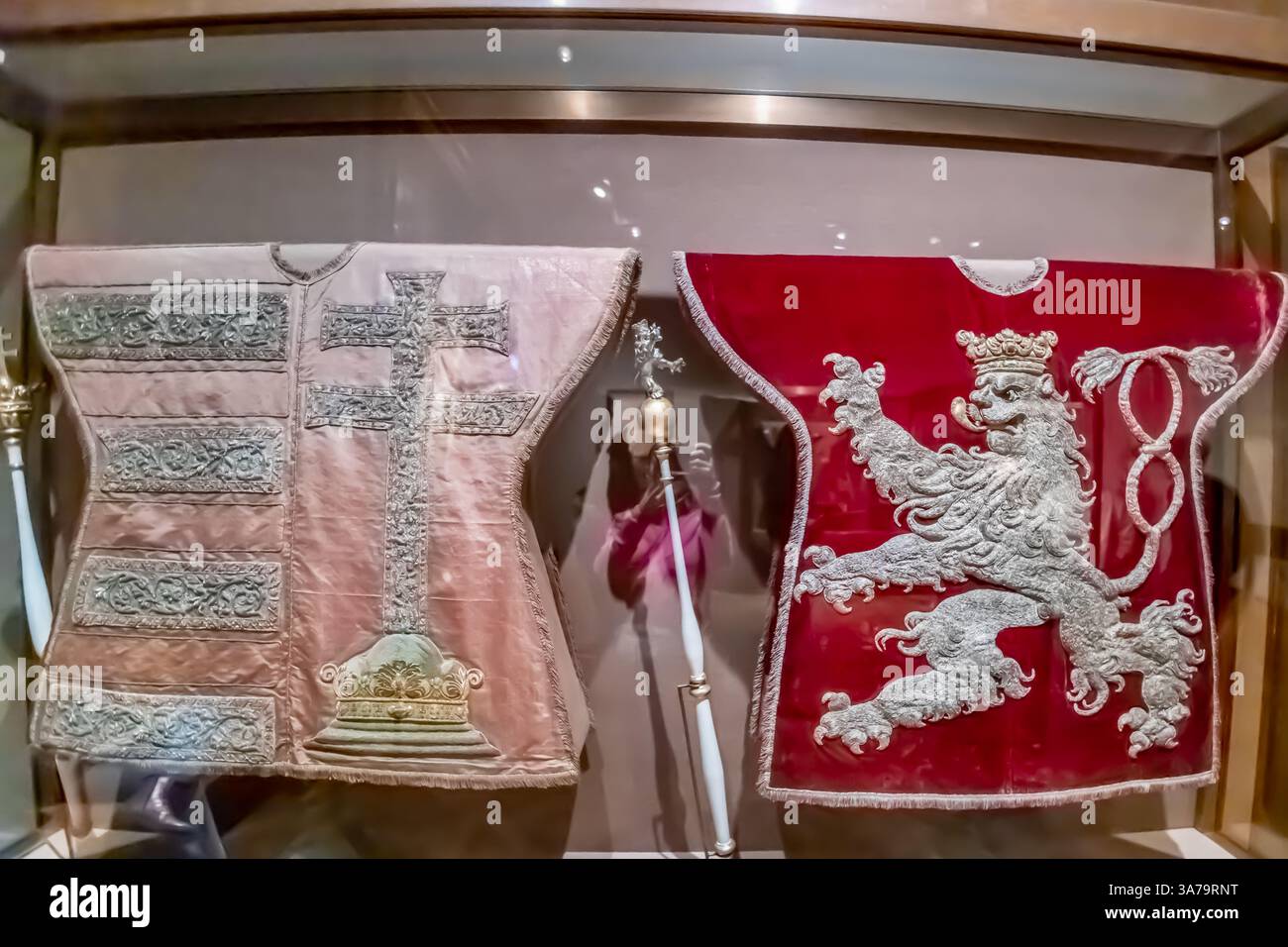 Imperial Treasury Vienna. Vienna’s Hofburg Palace treasure chamber ...