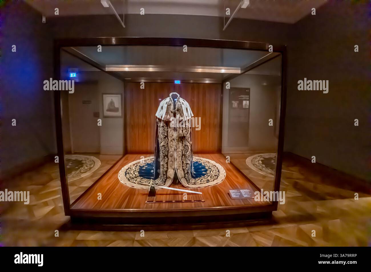 Imperial Treasury Vienna. Vienna’s Hofburg Palace treasure chamber ...