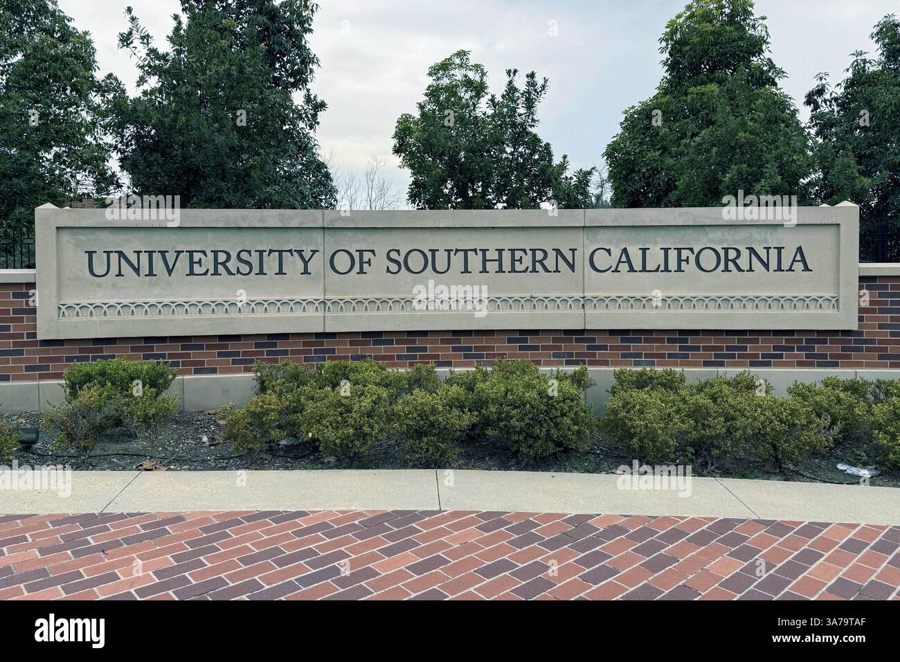 A University of Southern California sign at the entrance to the USC ...