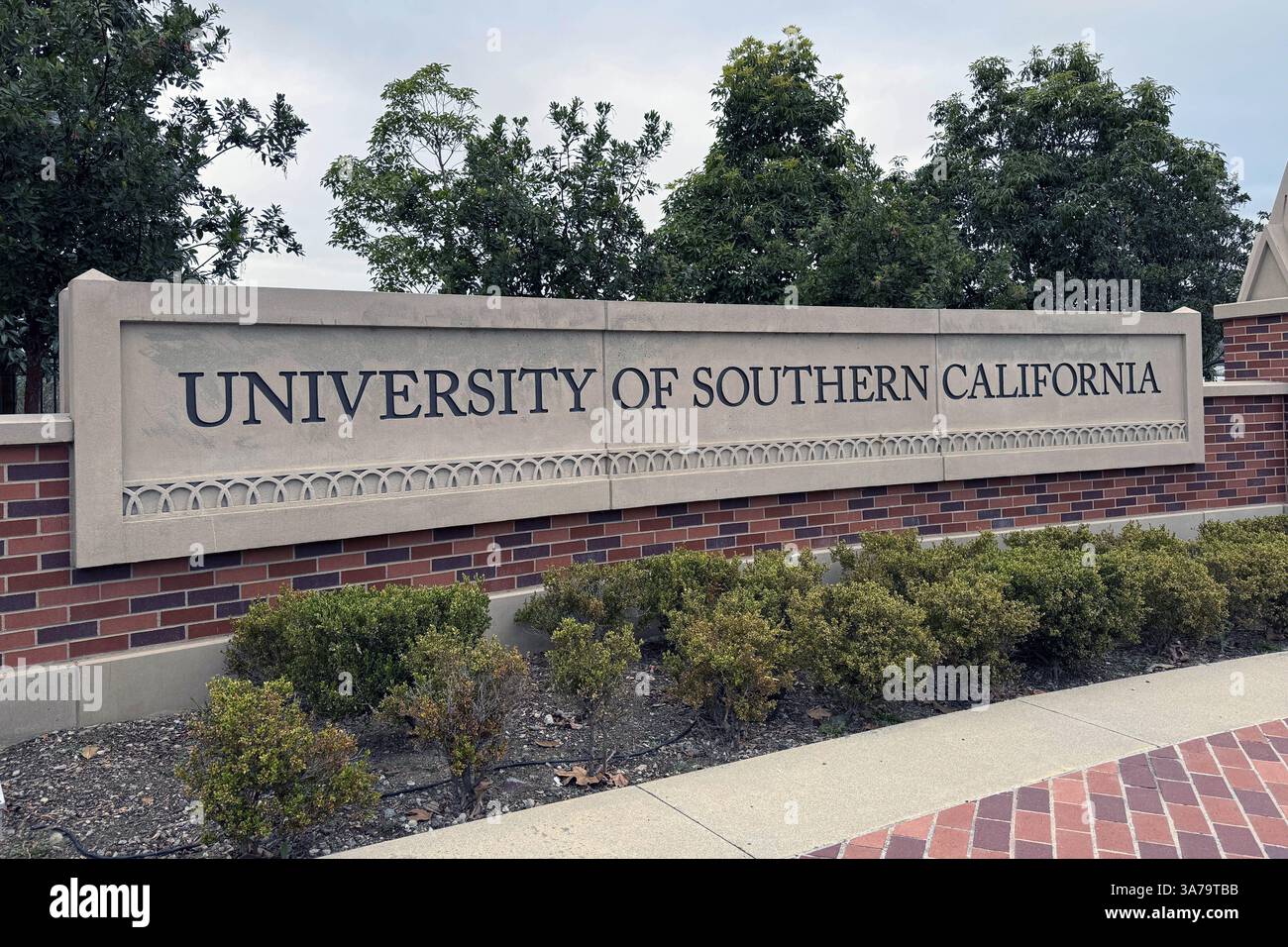 A University of Southern California sign at the entrance to the USC ...