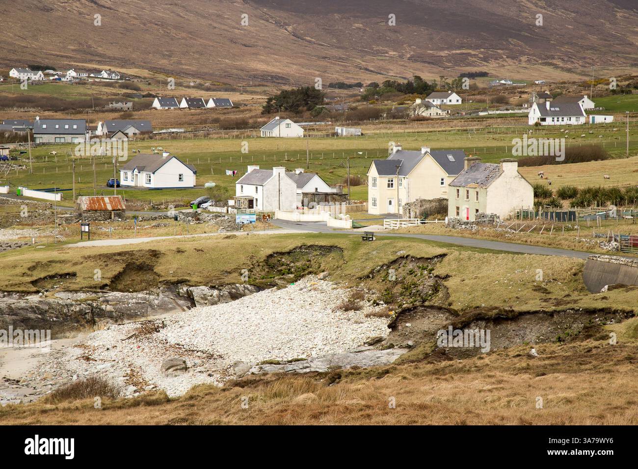 Small beach houses hi-res stock photography and images - Alamy