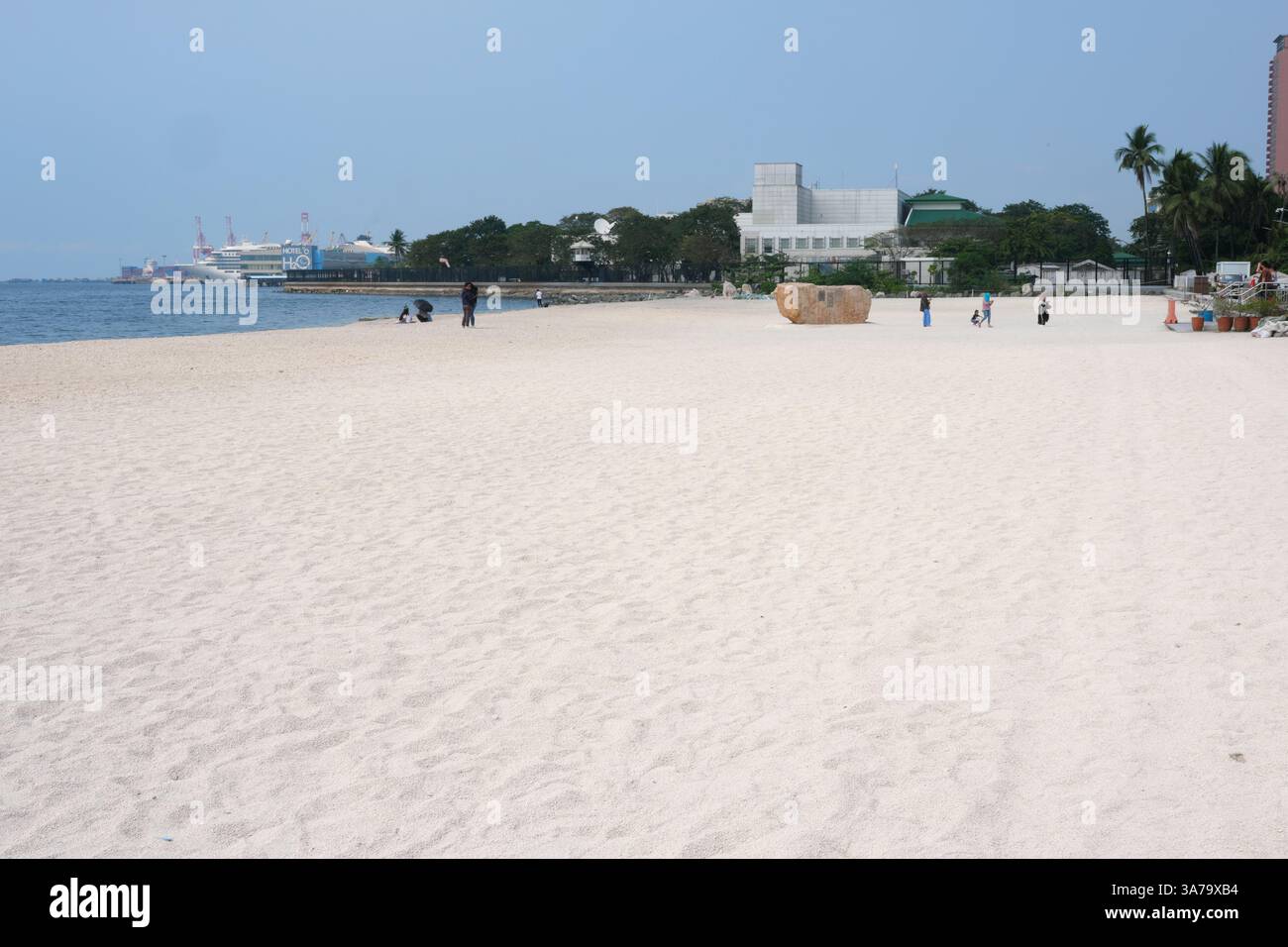 Manila, Philippines - January 25, 2025 : The famous Manila Bay dolomite ...