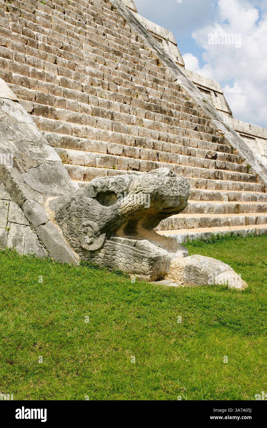 Serpent head statue temple of kukulcán hi-res stock photography and ...