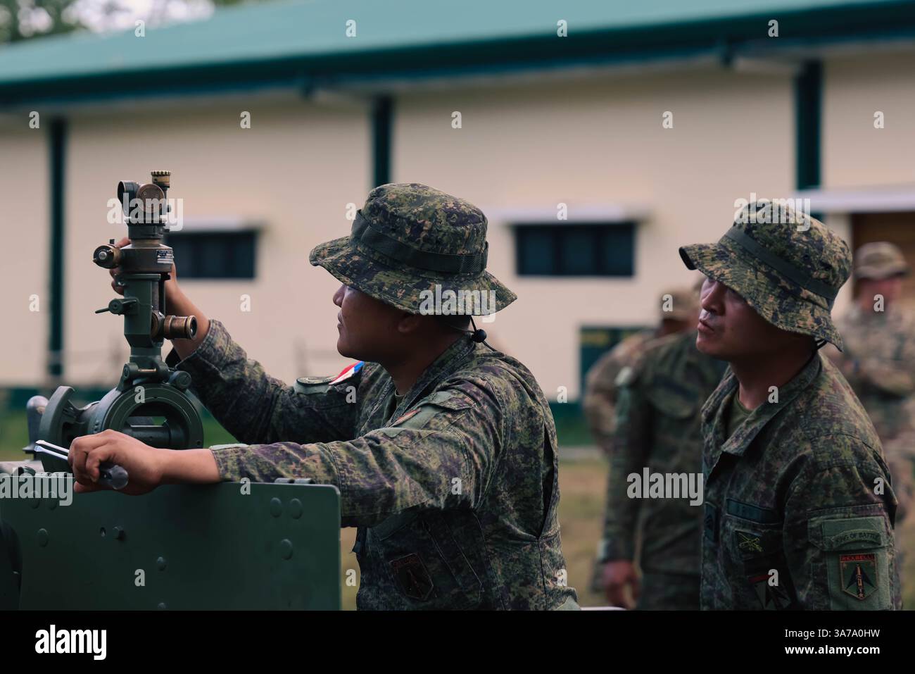 Soldiers from the Philippine Army Artillery Regiment and the U.S. Army ...