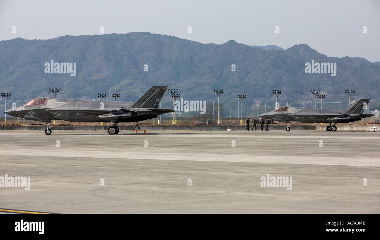 Armed U.S. Marine Corps F-35B Lightning II aircraft with Marine Fighter ...